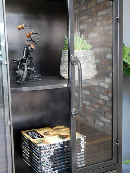 Vitrine En Métal À 3 Tiroirs Et 2 Portes - Déco brocante